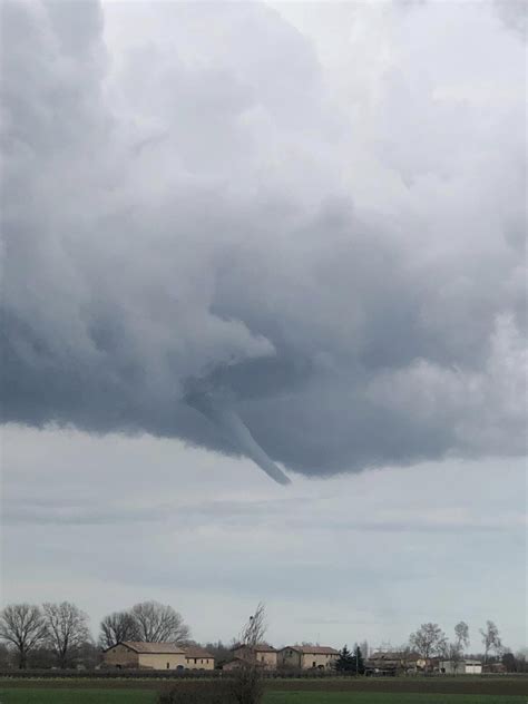 Maltempo Forti Temporali Al Nord Raro Tornado Di Febbraio In Pianura