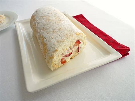 Pastry Studio Angel Food Cake Roll With Strawberries Cream