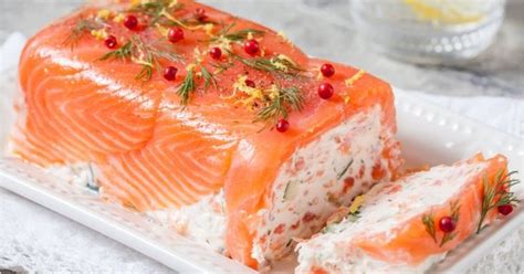 Lancez vous dans une somptueuse terrine au saumon fumé concombre et