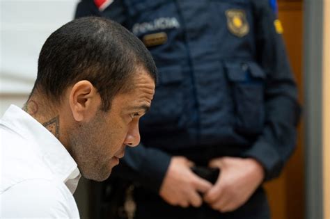 Passaportes Retidos E Fian A Milion Ria Daniel Alves Ganha Liberdade