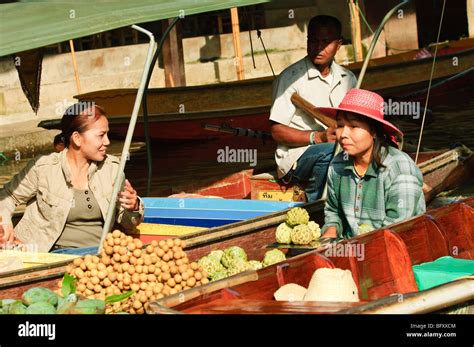 Damnoen Saduak Floating Market Thailand Stock Photo Alamy