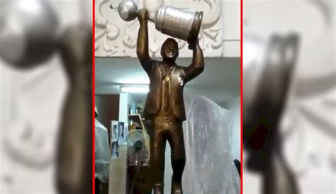 La Estatua De Marcelo Gallardo Va Camino Al Museo De River