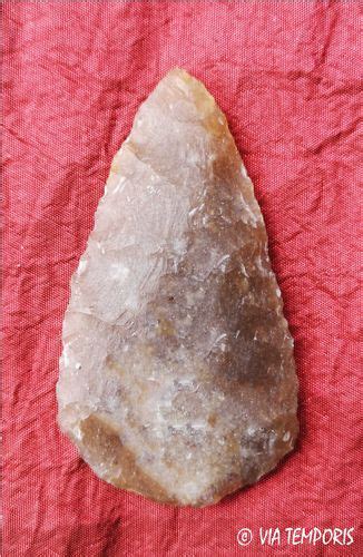 LA PRÉHISTOIRE POINTE DE FLÈCHE AMYGDALOÏDE SILEX MARRON VT