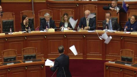 Deputeti I Pd S Apel Pedagog Ve Bashkojuni Protest S Konica Al