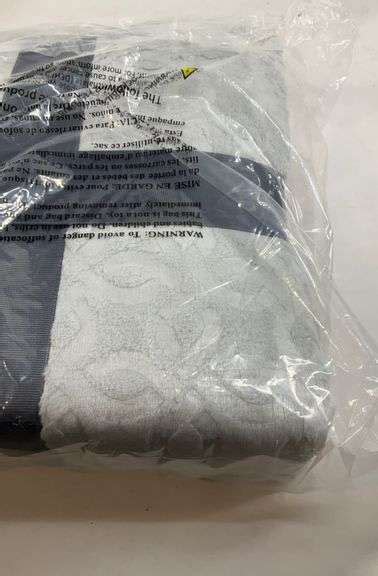 Bella Russo Dreamers Collection Throw Blanket Hash Auctions
