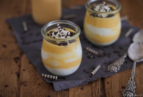 Schnelles Dessert im Glas mit Eierlikör