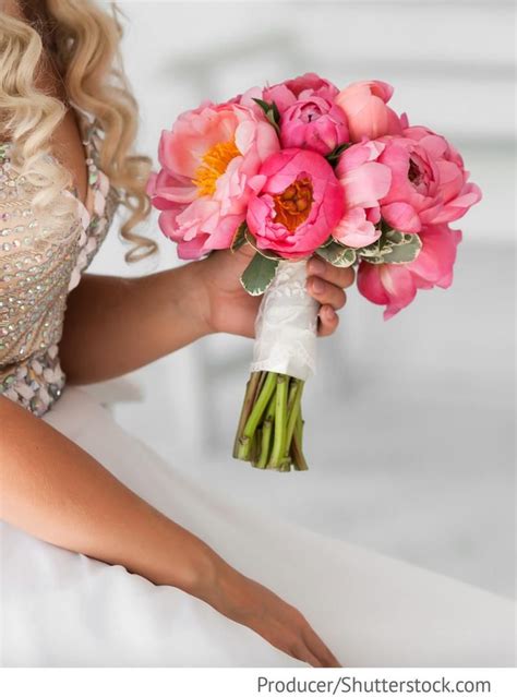 Brautstrauß mit rosa Pfingstrosen für russische Hochzeiten