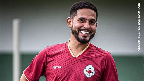 Tuna renova Lukinhas e anuncia zagueiro ex Ponte Preta Rádio