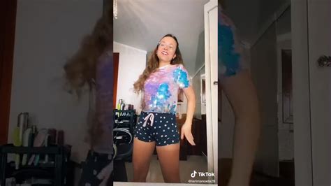 Larissa Manoela dançando funk jogando YouTube
