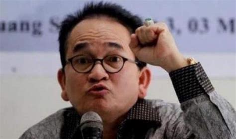 Posting Anies Pakai Baju Adat Suku Dani Papua Ruhut Sitompul Dipolisikan