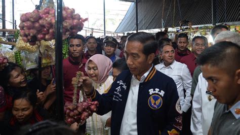 Blusukan Di Pasar Petisah Jokowi Belanja Teri Medan Regional