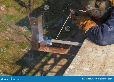 Soldadura Del Trabajador En Una F Brica Soldadura En Una Planta
