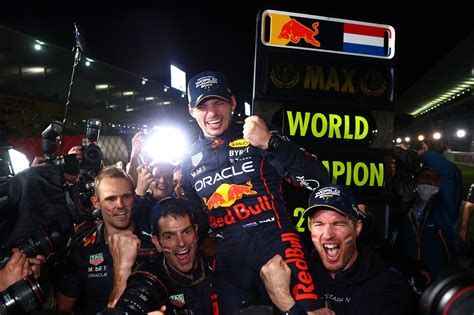 F1 GP Japón 2022Alzaron al campeón en señal de celebración MARCA
