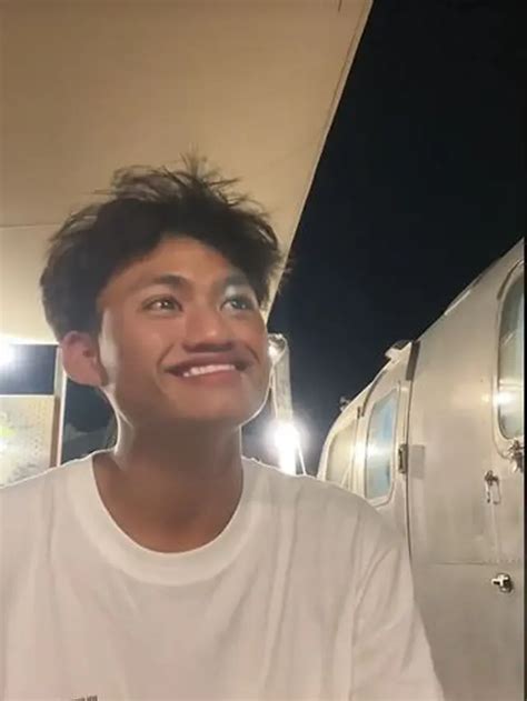 6 Potret Imran Bard Viral Karena Gwenchana Bareng Lee Yi Kyung Tenar