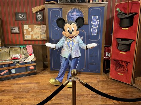 PHOTOS VIDEO Mickey Mouse Meet And Greet Returns To Town Square