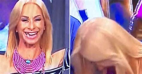 Voditeljki Zub Ispao Usred Programa VIDEO