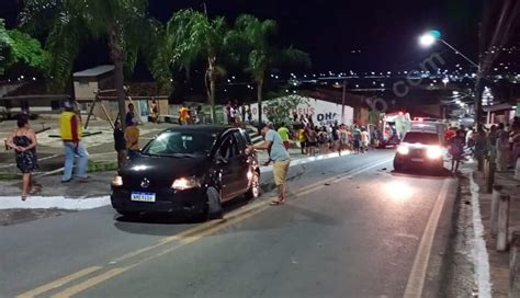Mulher é socorrida em estado grave após acidente de trânsito em São