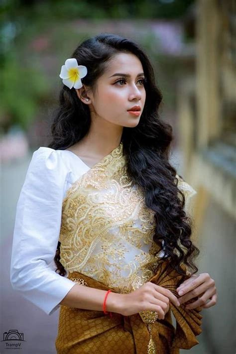 Cô gái Khmer xinh đẹp từng gây bão mạng xã hội chính thức lên xe hoa