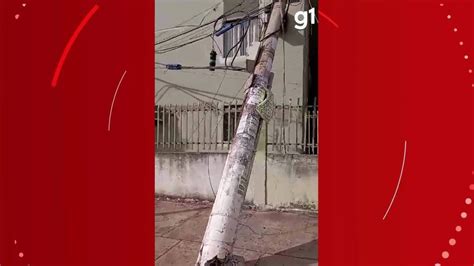 Caminh O Derruba Postes E Moradores Ficam Sem Energia Pr Ximo A
