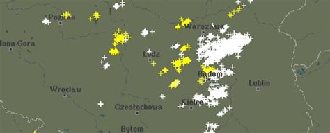 Burze Masowo Rozwijaj Si Nad Polsk Nios Ulewny Deszcz I Grad