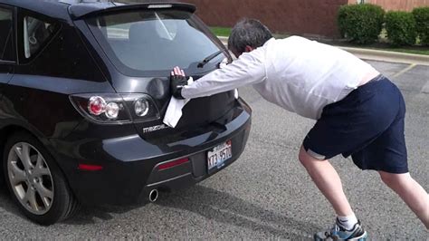 Cómo empujar el coche para arrancarlo si nos quedamos sin batería