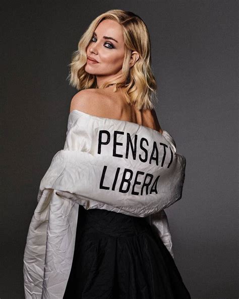 Sanremo Il Debutto All Ariston Di Chiara Ferragni Con L Abito