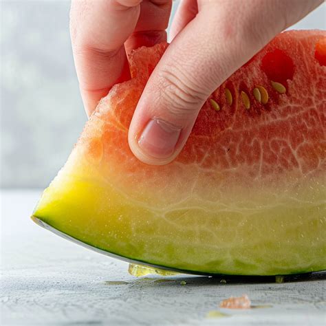 14 Essential Signs On How To Tell If Watermelon Has Gone Bad Hunters