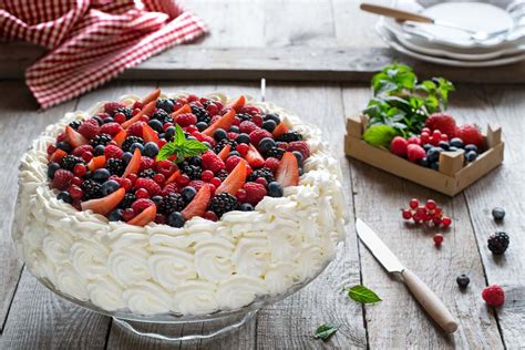 Torta Chantilly Ai Frutti Di Bosco Lucake