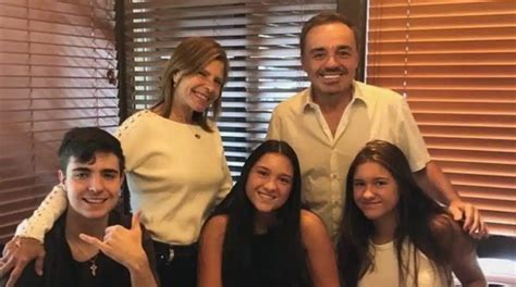 Filha De Gugu Mostra Casa Onde Mora Na Calif Rnia Nos Eua