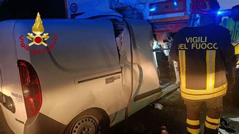 Drammatico Incidente Sull A18 Messina Catania Un Morto E Un Ferito NOME
