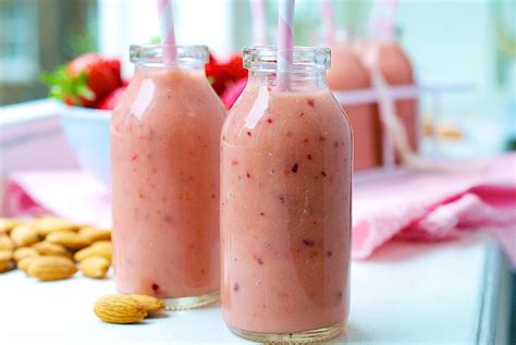 Licuado De Fresas Y Almendras