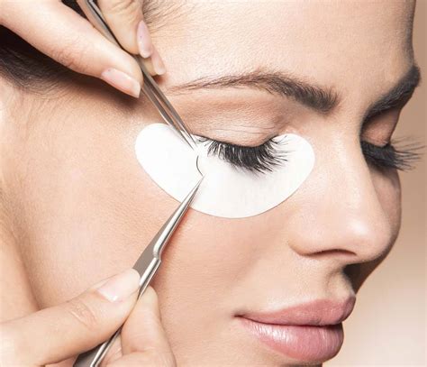 Lovely Lashes Extensiones de Pestañas Microblading de Cejas