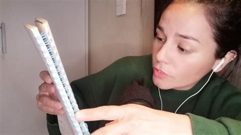 ASMR Lectura con lluvia de fondo Susurros cerquita del micrófono