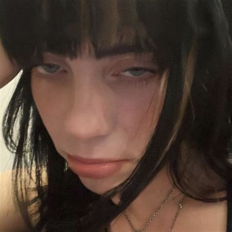 Sob o Peito on Twitter RT hilliexz tópico sensível billie eilish