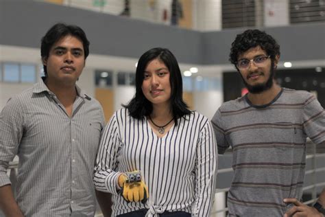 Estudiantes De La UTP Crean Prototipo De Guante Con Sensor De