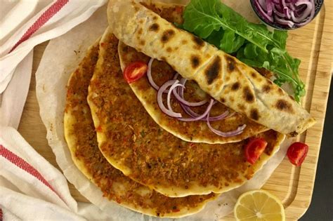 Lahmacun Tarifi Nasıl Yapılır Yemek
