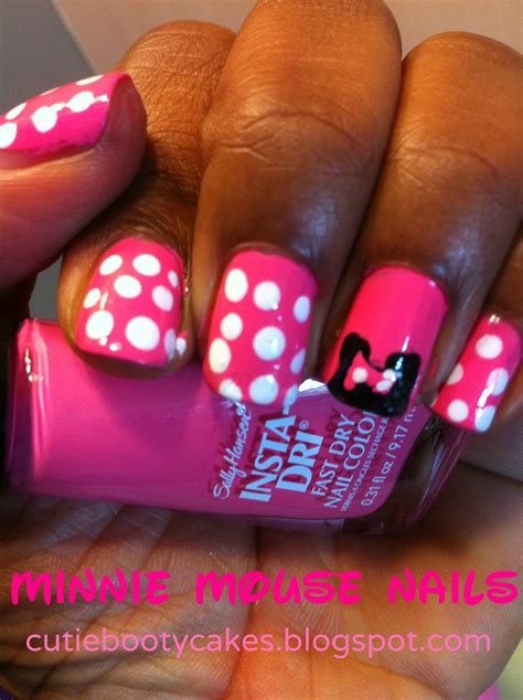 Minnie Mouse Nail Art