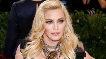 Madonna méconnaissable sans maquillage et top résille elle choque les