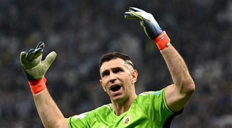 DIBU MARTÍNEZ Saiba onde joga o goleiro da Argentina que comemorou