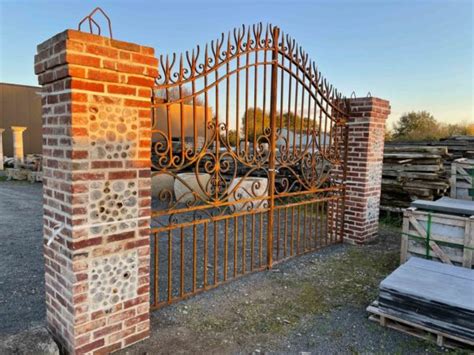 Portail neuf en fer forgé Style ancien BCA Materiaux Anciens