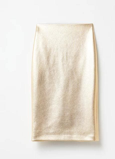 Así es la falda de tubo de Sfera de 30 euros que enamora a Elsa Pataky