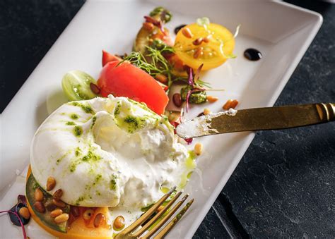 La Burrata Su Historia Propiedades Y Como Comerla 200 Grados