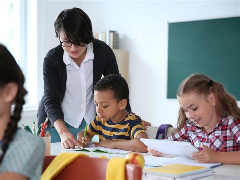 Hình ảnh thầy cô giáo đẹp gần gũi ý nghĩa nhất