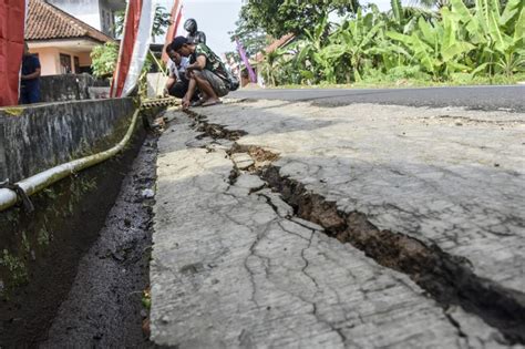 Pergerakan Tanah Di Banjarwangi Garut Sejumlah Warga Mengungsi