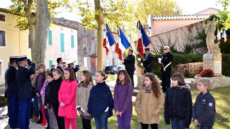 Cérémonie 11 novembre la Marseillaise chantée par les enfants