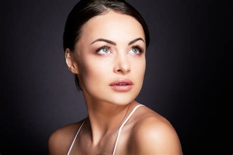 Premium Photo Beauty Concept Head And Shoulders Portrait Of