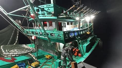 Bakamla Tangkap Kapal Ikan Berbendera Vietnam Di Perairan Natuna Utara