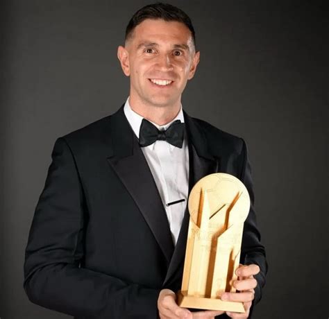 El marplatense Emiliano Dibu Martínez ganó el Trofeo Yashin 2023 y los