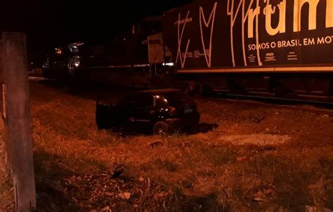 Motorista surdo tem o veículo atingido por trem em Rio Preto Jornal