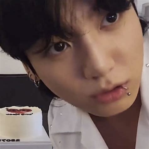 Jungkook Piercing Love Me Forever Googie Foto Jungkook Bts Members